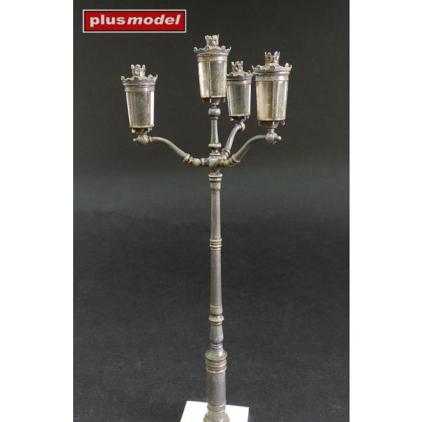 ランプはクリアーレジンの円錐形で光を屈折させてます。光らせるのは無理なように思われますが、生き残った兵士が生き残った街灯の明かりを見上げるような終戦の情景が作りたい人には避けては通れない壁です。ミニアートよりは真っ直ぐです。