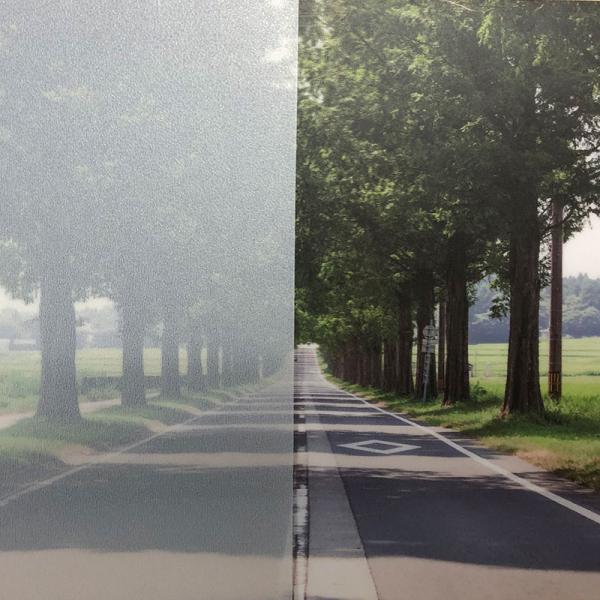 3M ファサラ ガラスフィルムとは、PETフィルムをベースとしたガラスの装飾用デザインフィルムです。高品質なデザインを多数取り揃えていますので、空間に最適なデザインをお選びください。