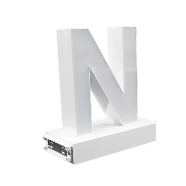 自分自身で手軽に設置できるDIY感覚のLEDサインです。マグネット台座一体成型で、簡単に連結可能。大文字/小文字、数字、記号、異なる大きさのものでも全て台座規格は共通のため簡単に連結できます。■abcMIXとはabcMIXとは、「自分自身で...