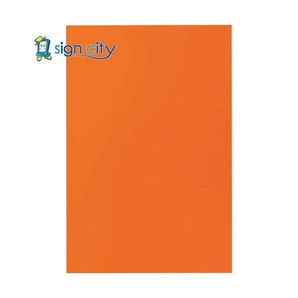 ●ハサミで自由にカットが可能です。●明るいところで際立った発色をします。●幅(mm)：200●長さ(mm)：300●厚さ(mm)：0.77●色：蛍光オレンジ●長さ(m)：300●マグネット●ポリ塩化ビニール(PVC)●アクリルウレタン系樹脂...