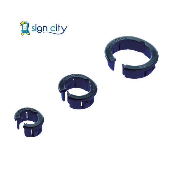 ●パネル板の穴に電線を通した後にワンタッチで固定でき保護も可能なブッシュです。●取付爪部を内側に押すだけで簡単に外せます。●ポリアミド樹脂（ナイロン６６）製で、電気絶縁、耐摩耗性にも優れた商品です。●RoHS指令対応品です。●色：黒●推奨板...