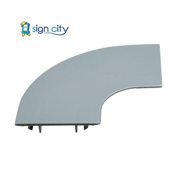 ●床用モールのカーブ型連結パーツです。●はめやすく取り付けが簡単です。●色：グレー●適合ケーブル：VVF2.6×3C×2条●幅(mm)：70●長さ(mm)：99●厚さ(mm)：15●ABS樹脂●重量：21G【注意】●提供不可：chemSHE...