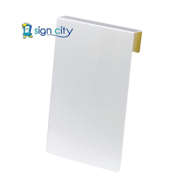 ●オリコンや台車・カゴ車に引っかけて、内容物がわかる表示板や行先を示す看板として使用できます。●ホワイトボード用のペンで書き消しが可能です。●引っ掛けた後は外れにくいので一時的なメモとしても使用可能です。●色：白●縦(mm)：235●横(m...
