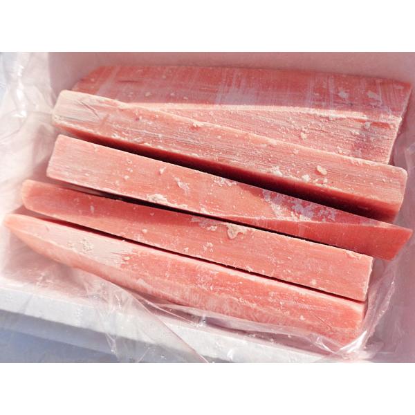 マグロのなかのマグロといった存在がクロマグロで、通称「本マグロ」と呼ばれています。皮に近い部分で脂が均質に周っているのが「中トロ」と呼ばれる部位で、赤身が持つマグロ本来のおいしさと、脂の甘さと口溶け感の両方を味わうことができるため、お刺身で...