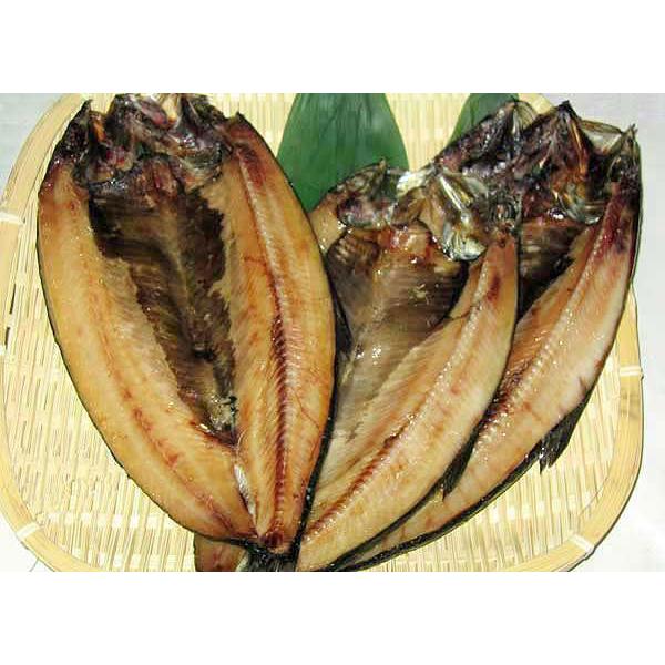 オホーツクのロシア海域で水揚げした、しっかり脂がのった新鮮なニシンを、背開きにして風味豊かな一夜干しにしました。したたる脂の美味しさを炉端焼きで味わってください。【商品内容】◆開きニシン一夜干（約300g）×5枚【原料原産地】ロシア産【加工...