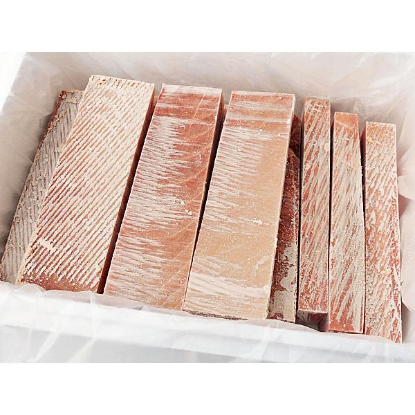 マグロの刺身として最も一般的なメバチマグロの赤身は、身の色合いが鮮やかに赤く、微かな酸味があって、マグロ本来の旨みがあります。大バチマグロの業務用15冊前後を、そのまま発送しています。お刺身、マグロ丼で味わってください。【商品内容】◆天然大...