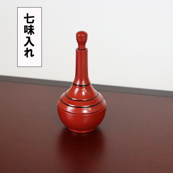 【商品名】鶴首　七味入れ　朱【素材】熱硬化性樹脂・ウレタン塗装【サイズ】直径5.3cm×高さ11.3cm鶴首のおしゃれなデザインが特徴で、七味や一味、塩、胡椒などをスタイリッシュに収納できます。「越前漆器　業務用」国内シェア80％の福井県産...