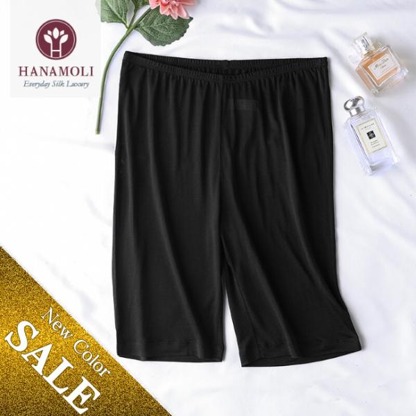 インナーに新シリーズが入荷しました。シルク100％の滑らかな着心地オールシーズン、お使いいただけます。VネックタンクトップとVネック長袖インナーと上下セットに膝上ショート丈透け感や汗が気になる季節にお勧めです。ウエストゴム幅狭く、お腹周りに...