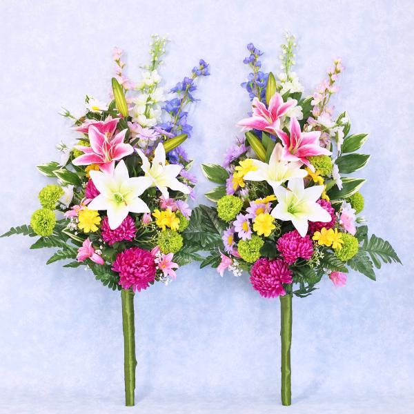 仏様のお供えにぴったりな大きめの花束です。サイズ：約全長77cm（水上55cm）（水下22cm）×幅40cm×奥行19cm※水下（茎部分）のカットも承ります。ご注文時にご希望の長さを備考欄へご記入ください。【商品に関しての注意事項】＊お花の...