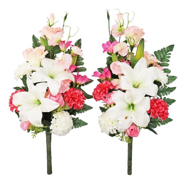 白く高級感のあるカサブランカや華やかなピンクのダリアとトルコキキョウが印象的な仏花の花束です。 約全長52cm（水上38cm）（水下14cm）×幅25cm×奥行13cm＊花器は別売りとなります。＊商品の仕様は変更になる場合がございます＊受注...