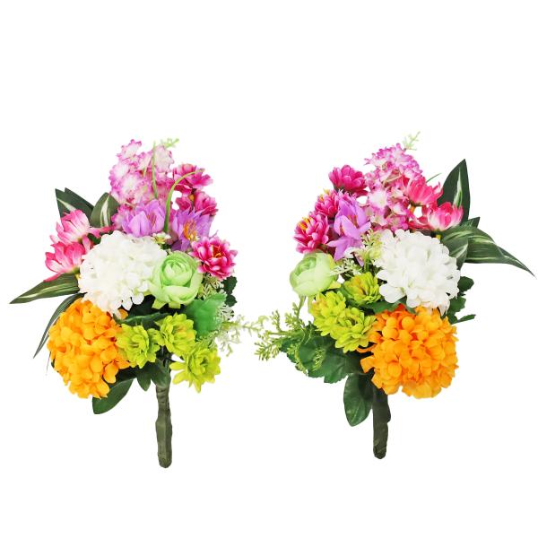 シルクフラワー(造花)の花束は、猛暑が続く夏の屋外でも枯れることがなく、水やりなどのお手入れも不要で清潔できれいな状態が長く続きます。生花やプリザーブドフラワーよりも長持ちするので、頻繁にお墓参りに行けない方や、生花の管理が大変だという方に...