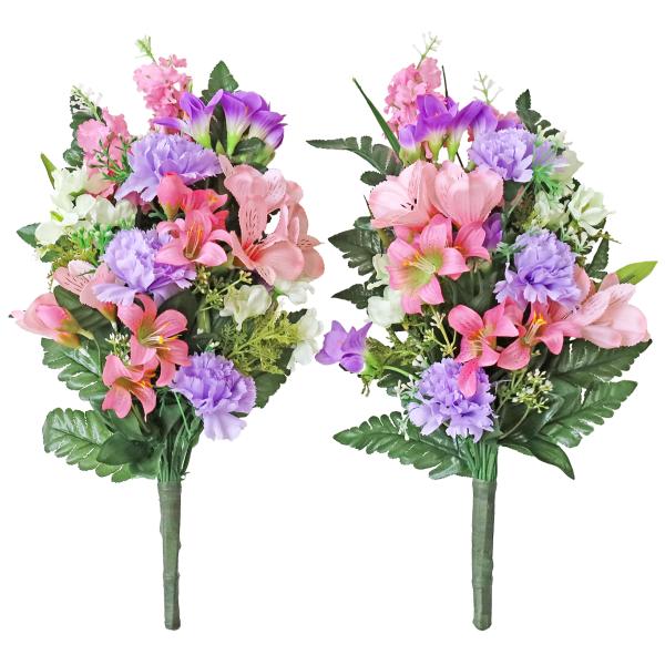 カーネーションとアルストロメリアの、ピンクやパープルがかわいらしい印象の仏花の花束です。 サイズ：約全長43cm（水上32cm）（水下11cm）×幅18cm×奥行10cm＊花器は別売りとなります。＊商品の仕様は変更になる場合がございます＊受...