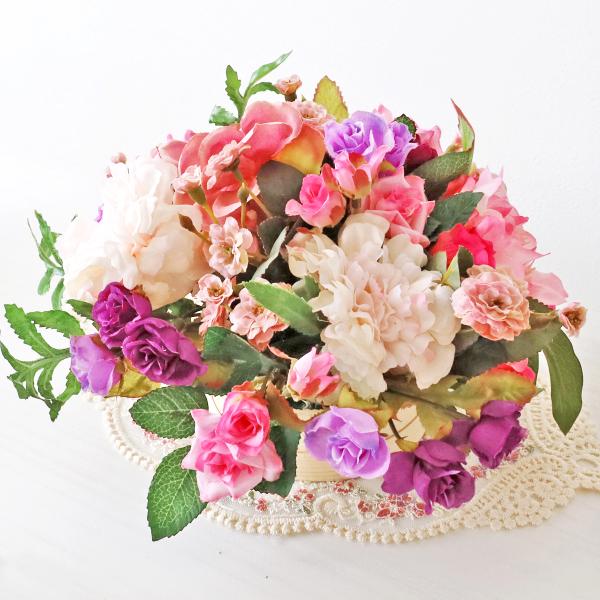 360度どこから見ても美しい、花びらが重なるピオニーと、可愛らしいミニローズなどの種類豊富な花材を使用したアレンジですラウンド型のボックスで、軽く安定感もあるので、飾る場所を選ばずお気軽にお楽しみいただけますサイズ：約高さ16cm×幅24c...