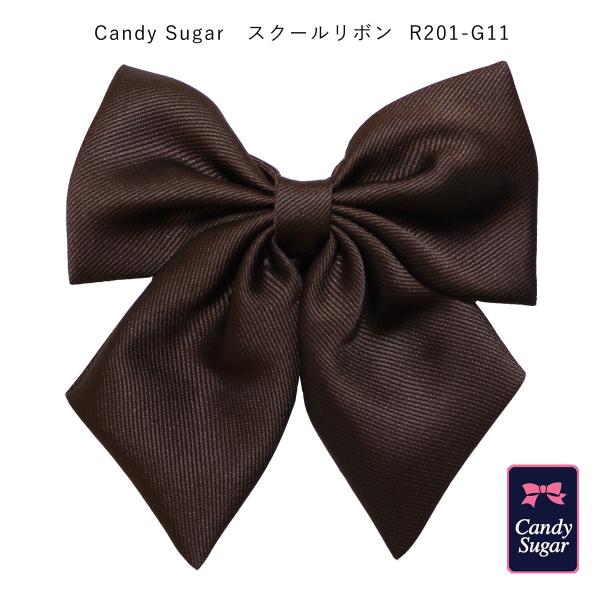 斜めにカットされた裾が華やかな印象のキャンディシュガーのスクールリボンになります。ワンタッチ差し込み式なので着脱が簡単です♪ストラップ部分は同素材で、伸縮性はありませんが最大55cmまで伸ばせ、長さが調節できるので気になりません。シンプルな...