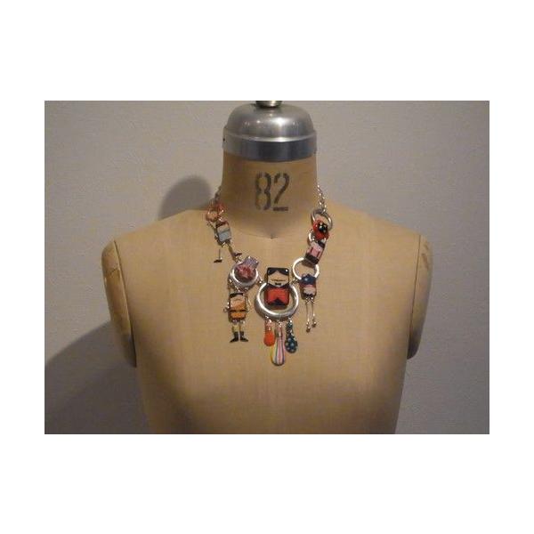 フランス人デザイナー　ベルナール、エレーヌ、そしてフィリップの3人が作りあげるTARATATAの世界。 何とも愛くるしくカラフルな色使いと遊び心一杯のデザインで個性的なBIJOUX。 「Freak shouシリーズ」ネックレス  ブランドの...