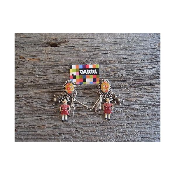 フランス人デザイナー　ベルナール、エレーヌ、そしてフィリップの3人が作りあげるTARATATAの世界。 何とも愛くるしくカラフルな色使いと遊び心一杯のデザインで個性的なBIJOUX。 「Pouponシリーズ」ピアス ブランドのポーチをお付け...