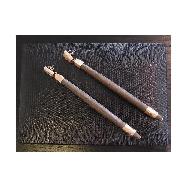 VITTI FERRIA CONTIN（イタリア）の木を使ったロングピアス イタリア、ミラノから初上陸のロングピアス！しっかりとした美しい手作り。 木とメタルを使ったロングピアス。大人の雰囲気にピッタリです。 素材・・・真鍮、ローズゴールド...
