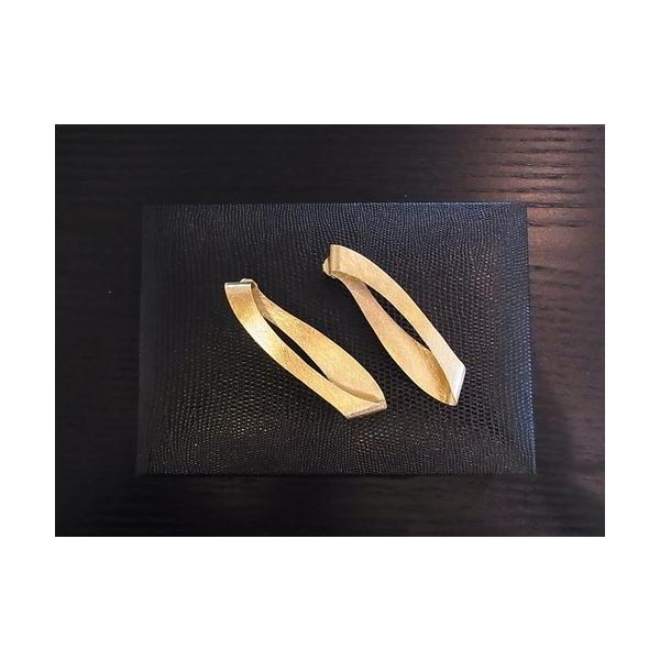 VITTI FERRIA CONTIN（イタリア）の大振りメタルピアス イタリア、ミラノから初上陸の大振りメタルピアス！しっかりとした美しい手作り。マットなゴールドの表情が楽しめます。 大振りピアスをお探しの方にお薦めです！ 素材・・・真鍮...