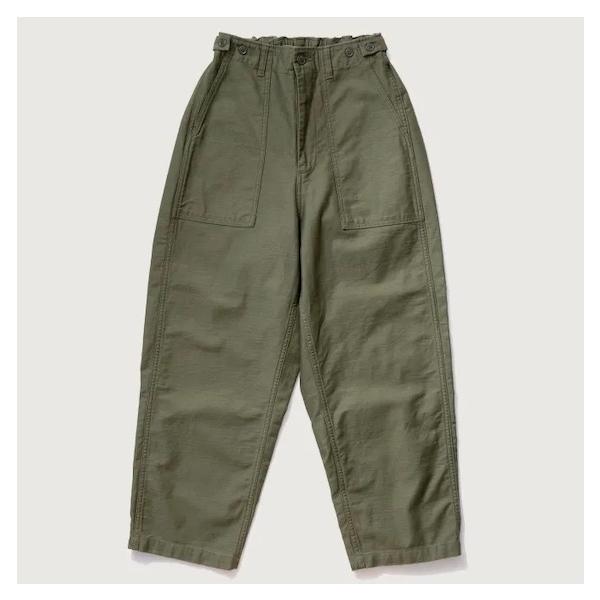 Ordinary fits オーディナリーフィッツ定番シルエットのJAMES PANTS(ジェームスパンツ)を、パターンを見直しアップデート。今までのシルエットはそのまま保ちつつ、ウエスト、ヒップ周りをややスッキリと変更。・程よい厚みのバッ...