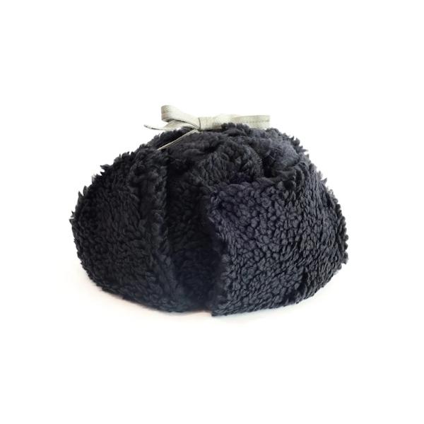 DECHO(デコー)DECHO(デコー)さんの「定番」、RETRO EAR CAP。勿論ユニセックスです。フリース生地で被り心地も良く、耳当ても付いていて保温性も確かです。素材 : acryl 60% , polyester 40%colo...