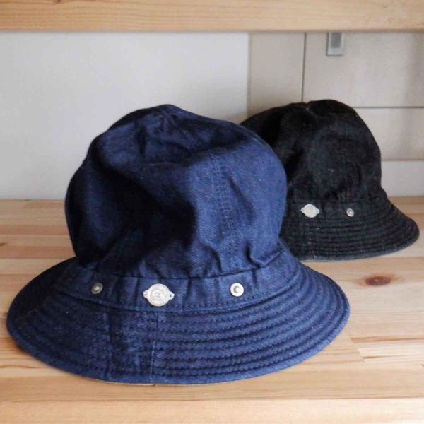 DECHO(デコー)DECHO(デコー)さんの「定番」、KOME HAT(コメハット)。勿論ユニセックスです。ブランド創立時から作り続けられている「定番」HAT。深めのシルエットで被り心地の良さも特徴です。これまでも「スタンダードコメハット...