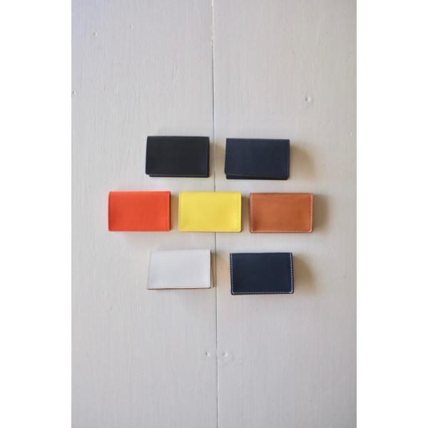 Hender Scheme エンダースキーマ上質なタンニン鞣しの革を使用した二つ折りのカードケース。マチの付いたポケット、その外にポケット。折る側にもポケットがあり、収納力もあります。素材 : cow leathercolor : blac...