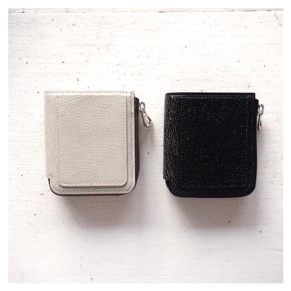 ITTI イッチコンパクトでありながら、収納力に優れたwallet。大きさの割に、びっくりする程機能的。外にはsuicaやpasmoを入れても便利なpocket。ジッパーを開けて右にコインケース。左側にはカード入れ。カード入れの下、コインケ...