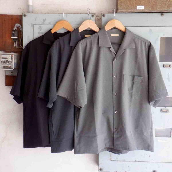 LA MOND.(ラモンド)定番のSHARI seriesにopen collar shirt(開襟シャツ)が登場。リラックスしたシルエット。乾燥の早いpolyester 100%。洗濯耐久性にも優れています。両サイドにはpocketも。一...
