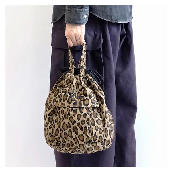 NAPRON(ナプロン)NAPRON(ナプロン)さんの人気のpatient bag。今作は、リップストップ生地を使用し、カーゴパンツのポケットをフロントに配置した、13LサイズのPATIENTS BAGです。内側に付いたハンドルで、バッグと...