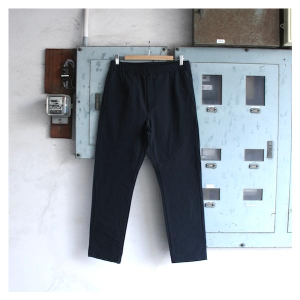 YONCA(ヨンカ) LA MOND.(ラモンド)LA MOND.さんの兄弟ブランド、YONCA。こちらは温かい機能生地を用いた細身のイージーパンツ。ゴムの入ったウエストにはドローコードも付いています。綺麗なテーパードのpants。※フロン...