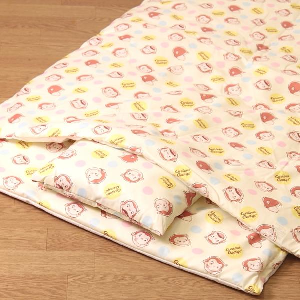 おさるのジョージお昼寝布団7点セット。◆保育園・幼稚園・おでかけ先でのおひるね準備はこれでOK。かわいいおさるのジョージの顔をあしらったデザインのお昼寝布団7点セットです。◆掛けふとん、掛けふとんカバー、敷きふとん、敷きふとんカバー、枕、枕...