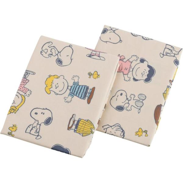 スヌーピーと仲間たちを描いたデザイン。お昼寝掛け布団、敷き布団用のカバー2点セットです。ご家庭の洗濯機で洗えるので(ネット使用)、いつも清潔にお使いいただけます。カバーは洗濯後に乾きやすい、さらっとした素材です。ファスナータイプなので、出し...