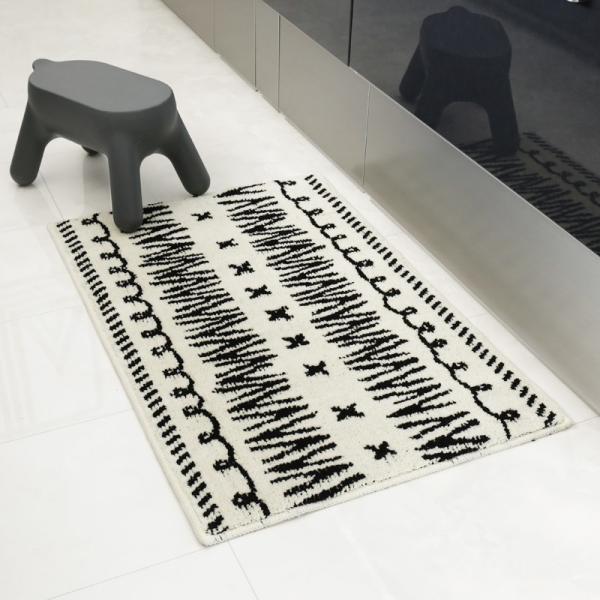 【sisdesign】 ネイティブ柄 キッチンマット/ 60cm×90cmBOHOスタイルにぴったりな、ネイティブ柄のキッチンマット。 玄関マットにも最適な60cm幅×90cmサイズ。カウンター下やベッドサイドなど色んな場面で活躍します！ ...