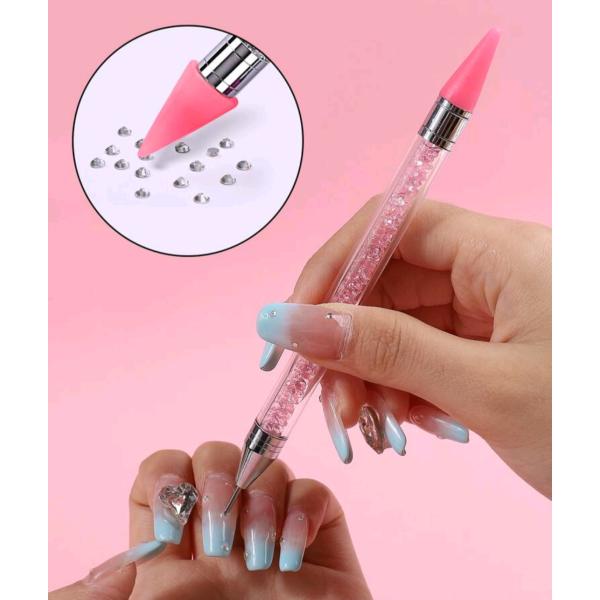 ダブルヘッドのラインストーン用ピックアップペンです。細かいアートパーツを指先に乗せるのは大変手間が掛かりますが、これさえあれば楽に移動が可能。ネイルには勿論、レジンなどのハンドメイド時にもとても便利！操作が簡単です。海外製につき、商品にスレ...