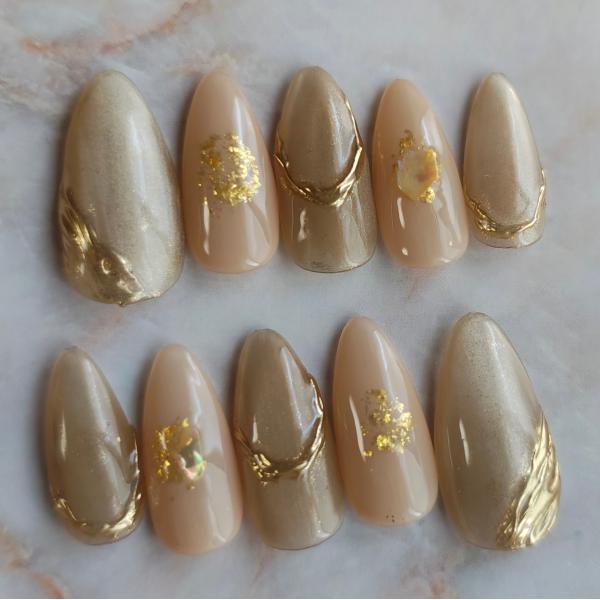 こちらはジェルコート済のハンドメイドチップです。チップサイズアーモンドオーバル15458サイズは画像をご確認ください。※購入前のご確認※メジャーなどで自爪の一番大きい部分の端から端を測り、ご自身のサイズを確認して下さい。※自爪の方が大きい場...