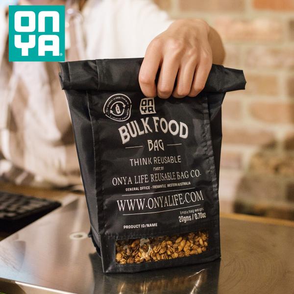 サイズ/約幅15×奥行10×高さ34cm※中身を入れて上部分をクルクル巻いて面ファスナーで止めた時の高さ28cm重量/約20g内容量/1個材質/ポリエステル（BPAフリー・100％リサイクルペットボトル）生産国/中国製食器洗い乾燥機/使用不...