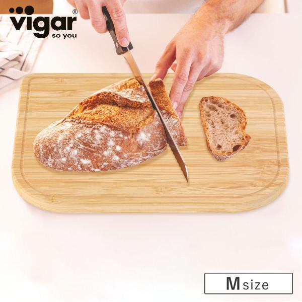 サイズ/約幅40×奥行30×高さ2cm内容量/1個材質/バンブーBPAフリー生産国/中国製食器洗い乾燥機/使用不可●耐久性があり持続可能な素材の竹で作られたBPAフリーのシンプルなまな板です。●周囲にある溝で、切ったときの汁や水滴が流れにく...