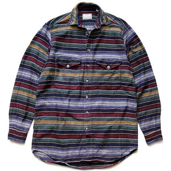 【LINEA UOMO】のフランネルシャツです。縫製はダブルステッチ、ポケットは柄合わせされています。カラー：ナス紺×緑×青紫系×白×黒×ワインレッド×マスタード素材：100% BAUMWOLLE（コットン）サイズ表記：M 39-40（着丈...