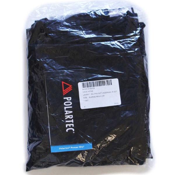 2000s 米軍 ECWCS【LAYER1, SILKWEIGHT UNDERWEAR SET】です。PECKHAM, INCORPORATED製POLARTEC Power Dryが使用されています。袖にサムホール付きカラー：黒素材：10...