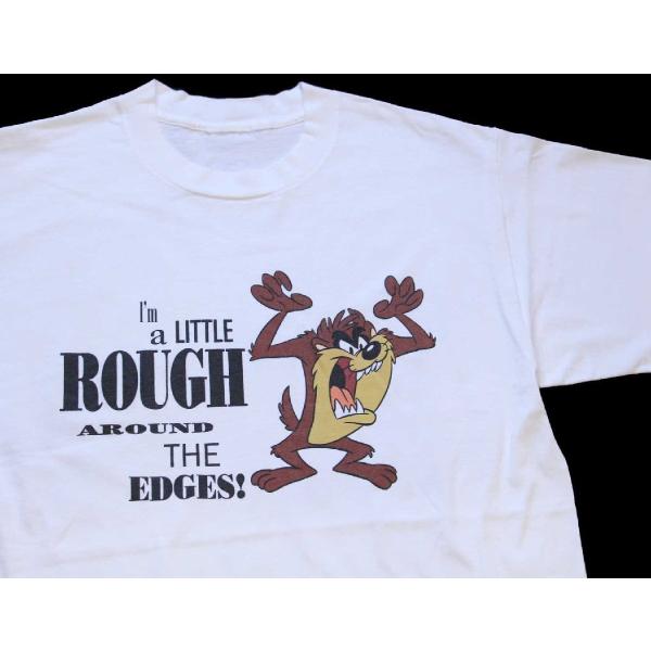 90s頃のTシャツでメーカーは不明です。袖、裾ともにシングルステッチカラー：白素材：コットンサイズ表記：不明（着用感メンズM相当）実寸（平置き）・肩幅　46.5cm・身幅　52cm・着丈　73cm多少の誤差はご了承下さい。コンディション：多...