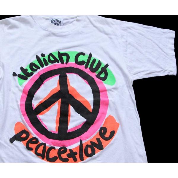 〜90s【italian club BY ALDO GIANNE】のTシャツです。おそらくMADE IN USA袖、裾ともにシングルステッチカラー：白（プリントに蛍光色が使用されています）素材：100% COTTONサイズ表記：MEDIUM...