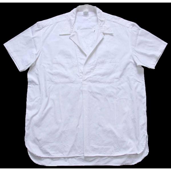90s 【GUARDIA DI FINANZA】プルオーバー 半袖シャツです。前立て裏にフラップ&amp;スナップボタンあり、前立てにボタンホールあり、縫製はダブルステッチ、背中ヨーク部は生地が二重になっています。カラー：白素材：100% ...