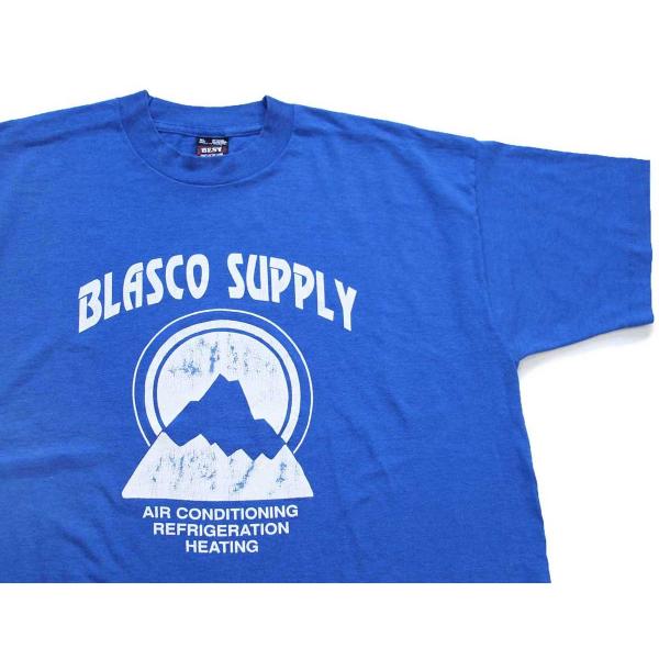 90s【BEST FRUIT OF THE LOOM】のTシャツです。MADE IN USA両面プリント袖、裾ともにシングルステッチカラー：青素材：50% COTTON　50% POLYESTERサイズ表記：XL実寸（平置き）・肩幅　57c...