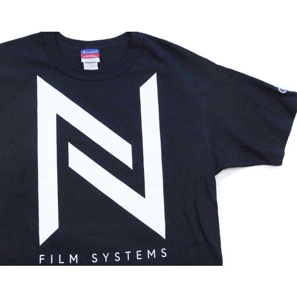 00s【Champion】のTシャツです。バインダーネックカラー：黒素材：100% COTTON（しっかりした生地感です）サイズ表記：M実寸（平置き）・肩幅　51cm・身幅　53cm・着丈　67.5cm※在庫によって個体差がありますので、多...