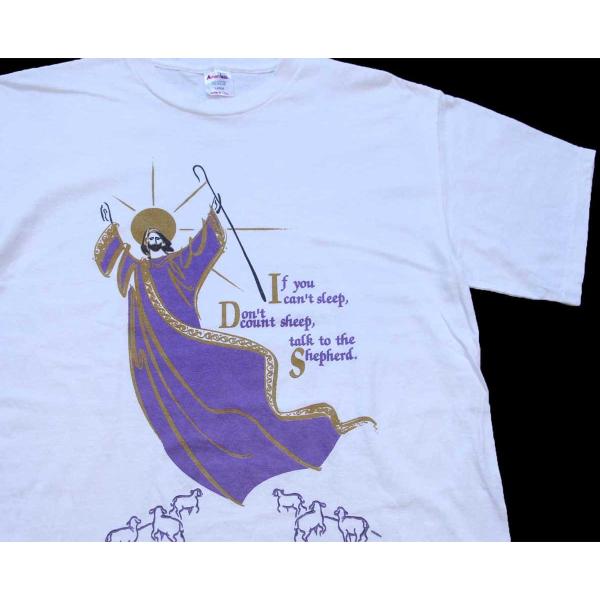 90s【AmeriTees】のTシャツです。MADE IN USA袖はシングルステッチ裾は短くカスタムされています。カラー：白素材：100% COTTONサイズ表記：L実寸（平置き）・肩幅　53cm・身幅　55cm・着丈　68cm多少の誤差...