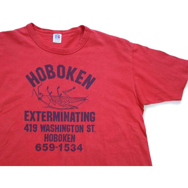 〜90s【RUSSELL ATHLETIC】のTシャツです。MADE IN USAバインダーネック、袖はシングルステッチカラー：赤素材：100% COTTONサイズ表記：XL 46-48実寸（平置き）・肩幅　52cm・身幅　56cm・着丈　...