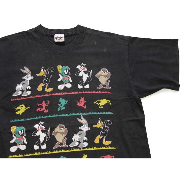 90s【LOONEY TUNES】のTシャツです。Warner Bros. 1995のコピーライトあり袖、裾ともにシングルステッチカラー：黒素材：コットンサイズ表記：不明（着用感メンズL相当）実寸（平置き）・肩幅　53cm・身幅　58.5c...