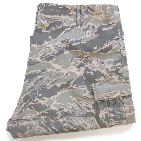 2009年 U.S.AIR FORCE【TROUSERS,ALL-PURPOSE,ENVIRONMENTAL,CAMOUFLAGE】です。PROPPER INTERNATIONAL,INC.製パンツの上から履くオーバーパンツでフロントポケッ...