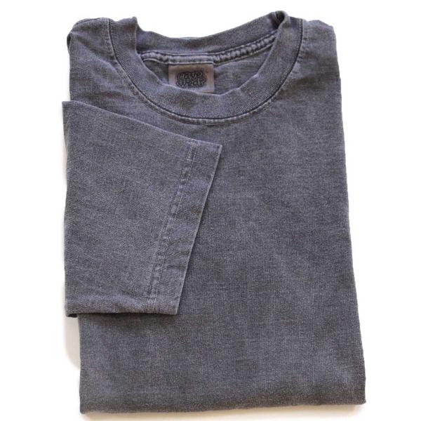 〜00s【cave wear】のピグメントダイ Tシャツです。MADE IN USAカラー：チャコールグレー素材：100% COTTON（しっかりした生地感です）サイズ表記：SMALL実寸（平置き）・肩幅　43cm・身幅　45cm・着丈　6...