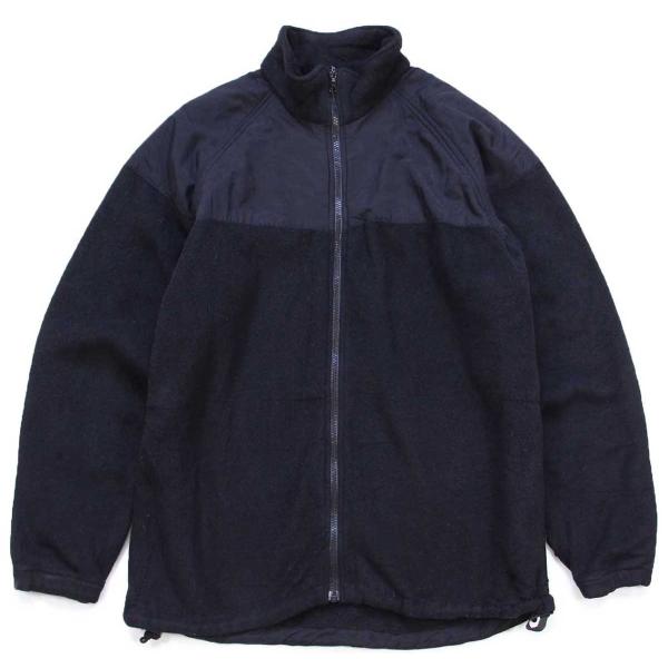 2008年 U.S.NAVY【LINER, PARKA, US NAVY】です。高い保温力を持つPOLARTECフリースが使用されています。袖先ストラップあり、フロントYKKジップ、裾にドローコードあり、脇にベンチレーションジップあり、両胸...